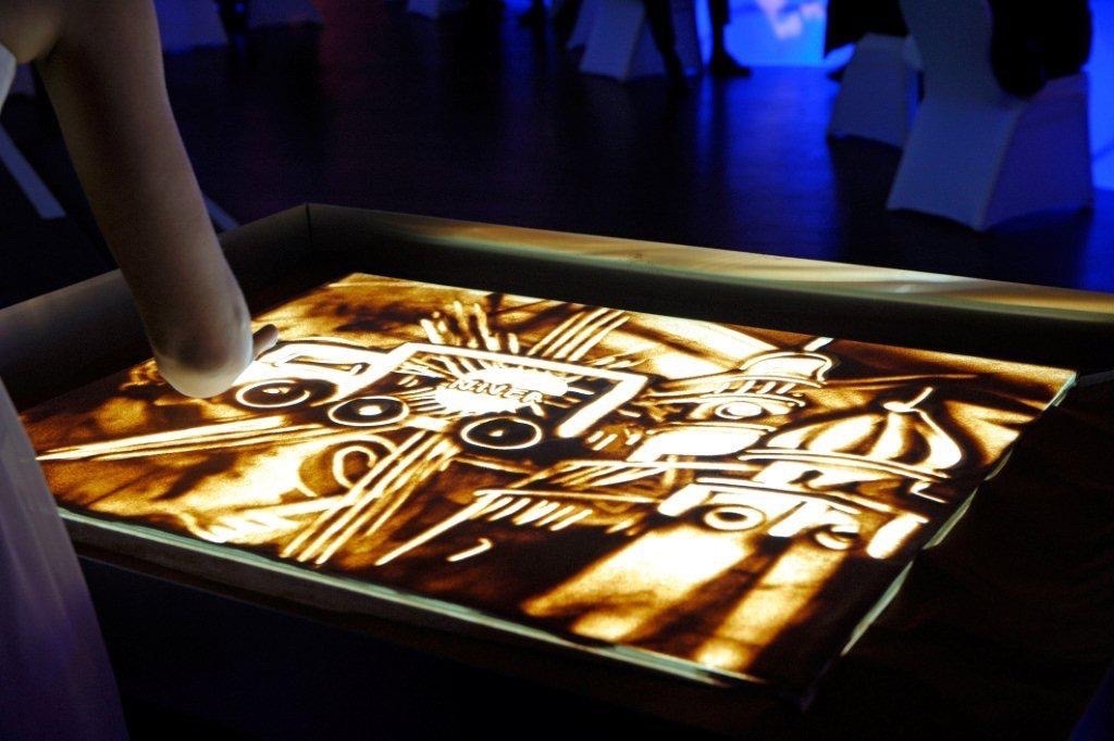 What is Sand Animation? - Maniere Noire